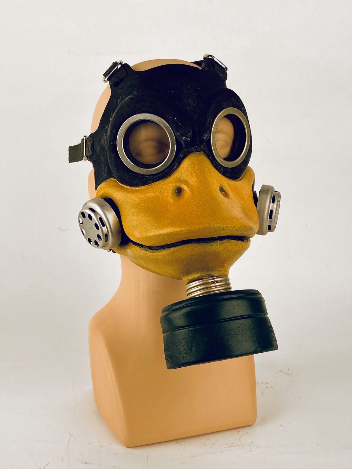 Duck – Gas Mask