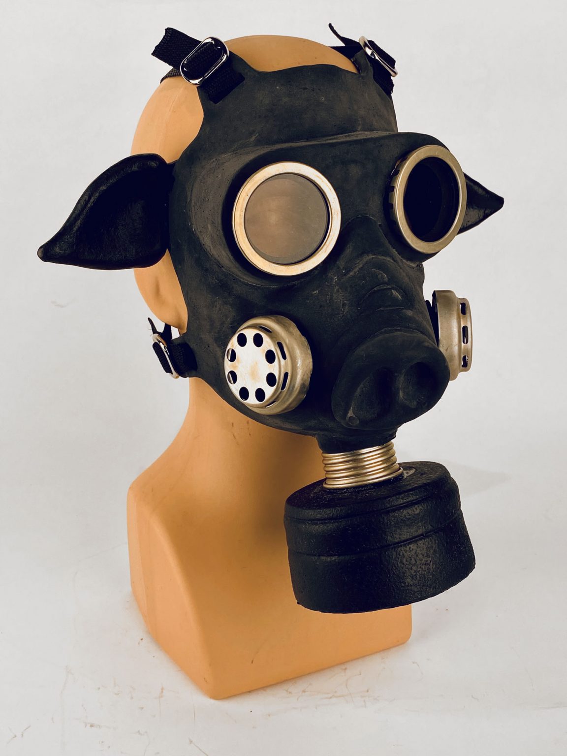 Pig – Gas Mask