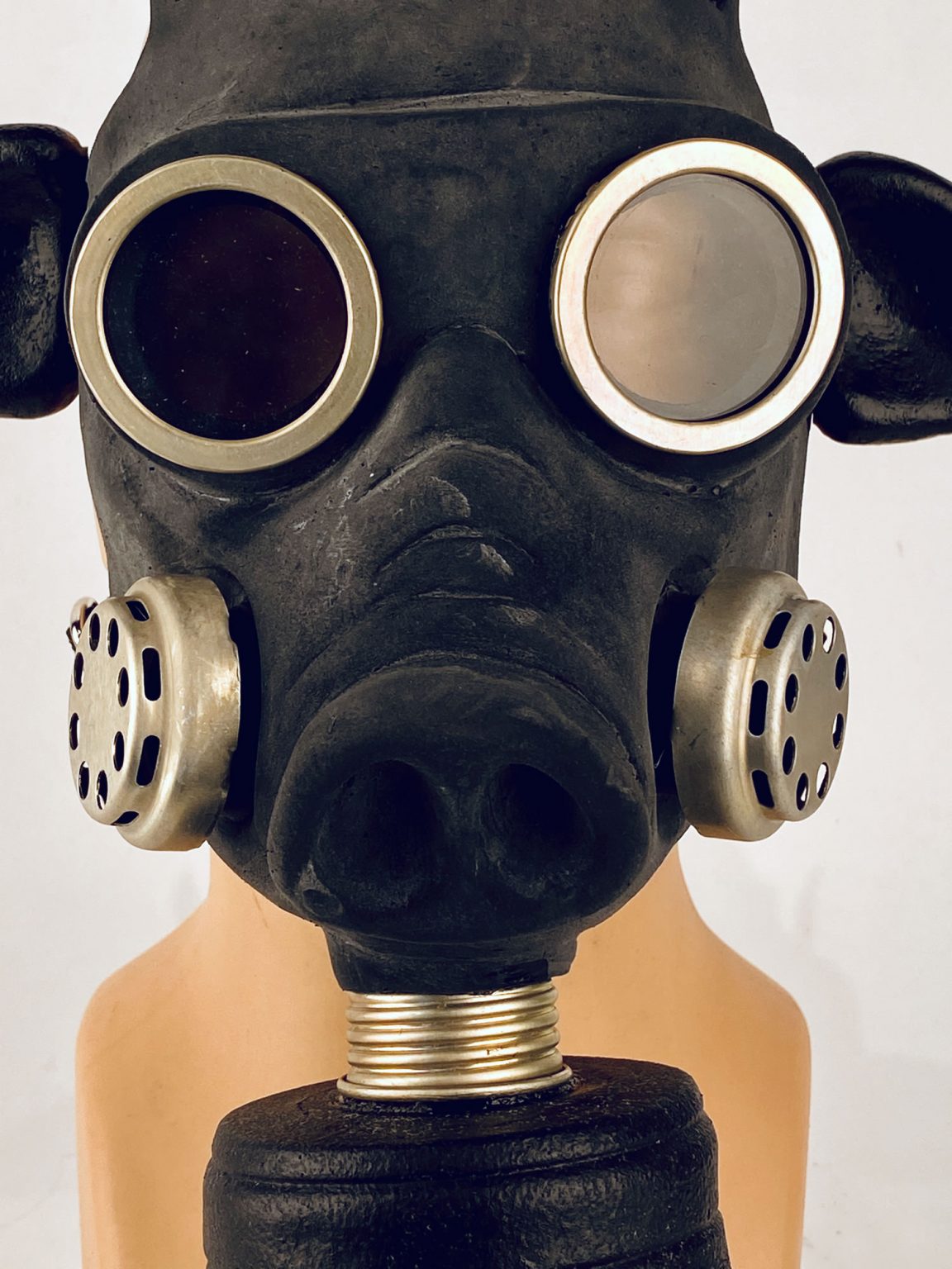 Pig – Gas Mask